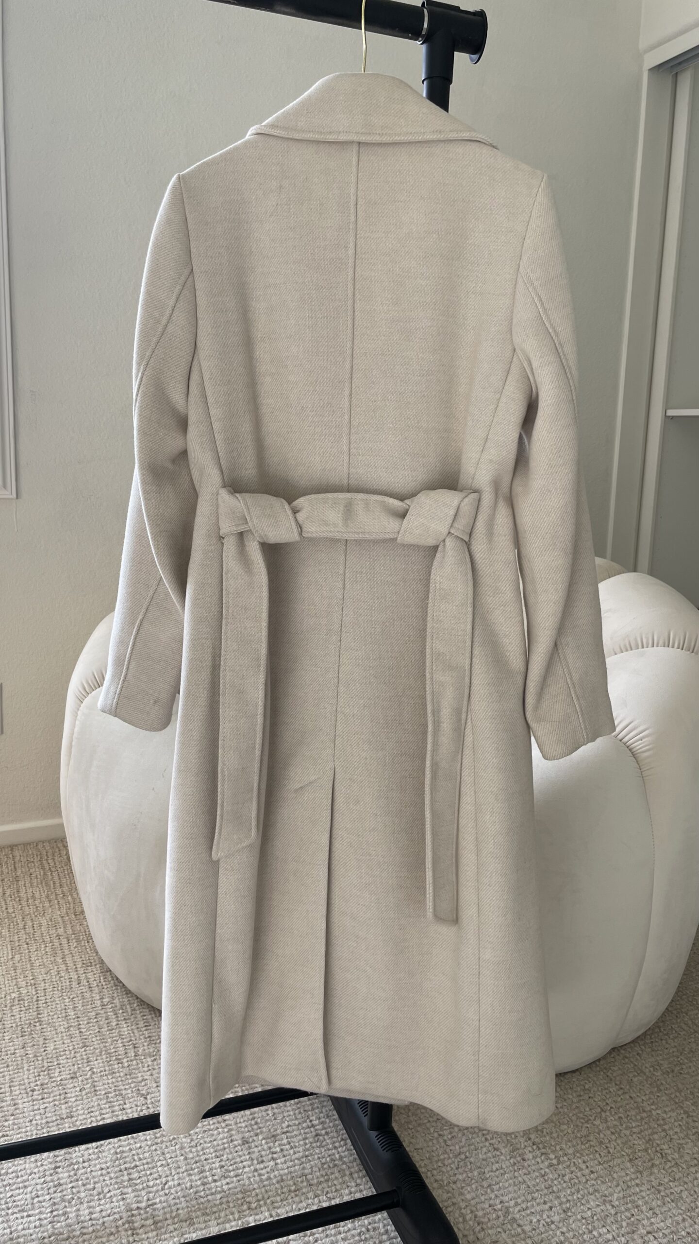 4 Ways to Tie a Belt on a Coat - Tutorial - The Allure Edition